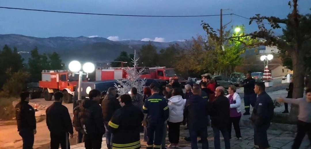Εύβοια: Εθελοντές Δασοπυροσβέστες στόλισαν το δέντρο του εθελοντισμού ...
