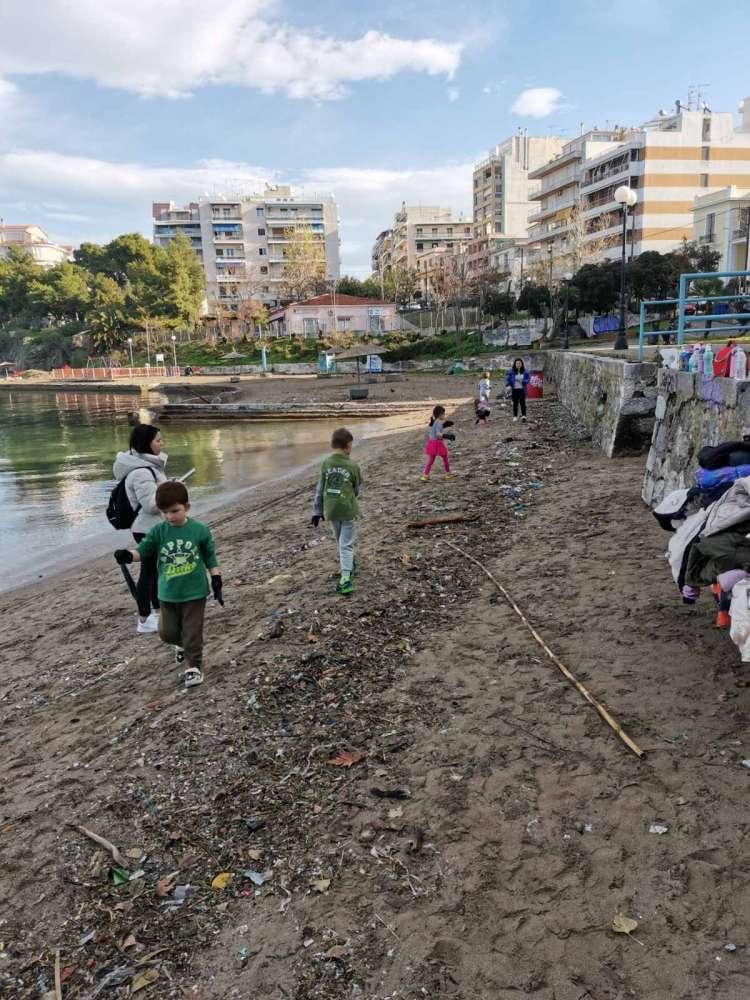Χαλκίδα: Καθαρισμός της πλαζ Σουβάλα από το 20ο Δημοτικό σχολείο για ...