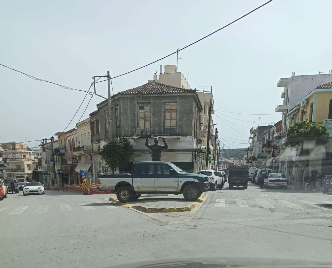 Εύβοια: Ασυνείδητος πάρκαρε το αγροτικό του φαρδιά πλατιά μπροστά σε ...