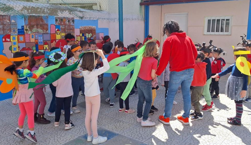 Χαλκίδα: Η σχολική αυλή του 20ου Δημοτικού γέμισε με αράχνες ...