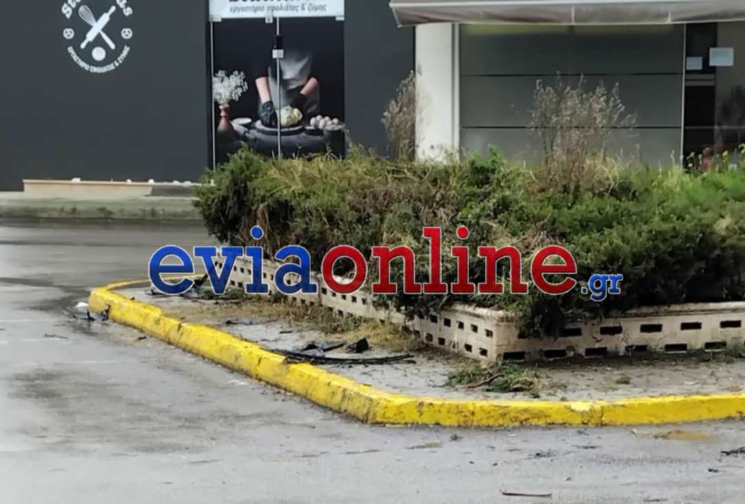 Εύβοια: Σφοδρό τροχαίο – ΙΧ έπεσε σε νησίδα και κατέληξε σε κολώνες ...