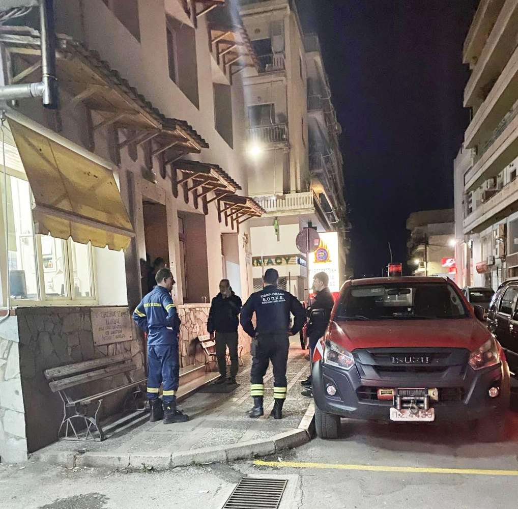 Εύβοια: Η ΕΟΠΚΕ παρέδωσε το Άγιο Φως σε πυροσβεστική υπηρεσία και ναούς ...